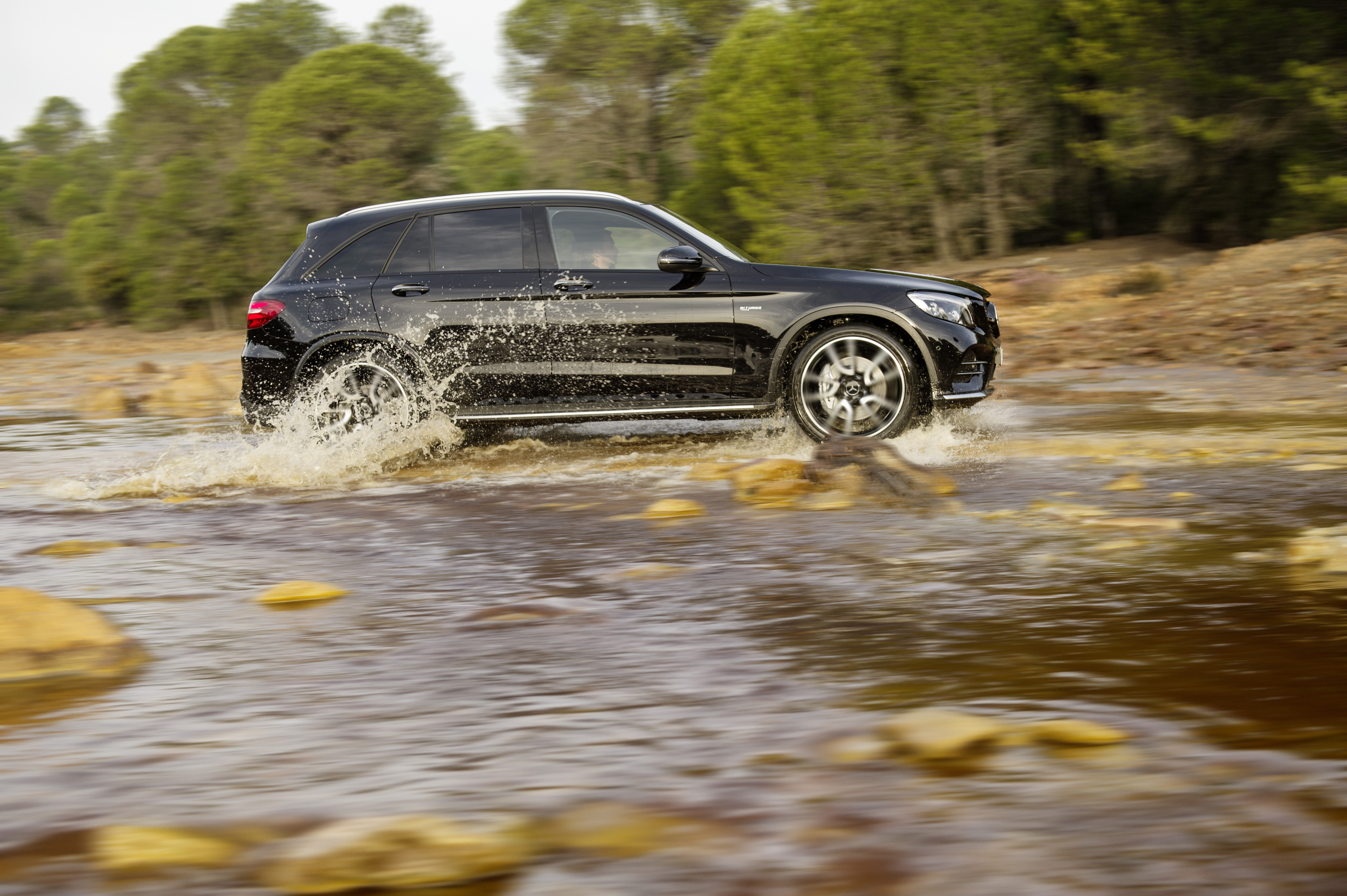 Acquire | Mercedes-AMG introduces the new GLC 43 SUV and Coupe