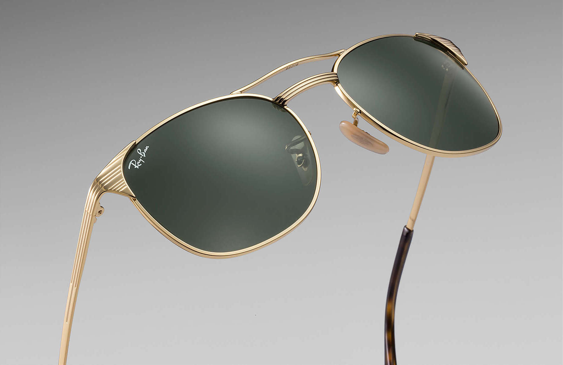 Acquire | Ray-Ban brings back the Signet