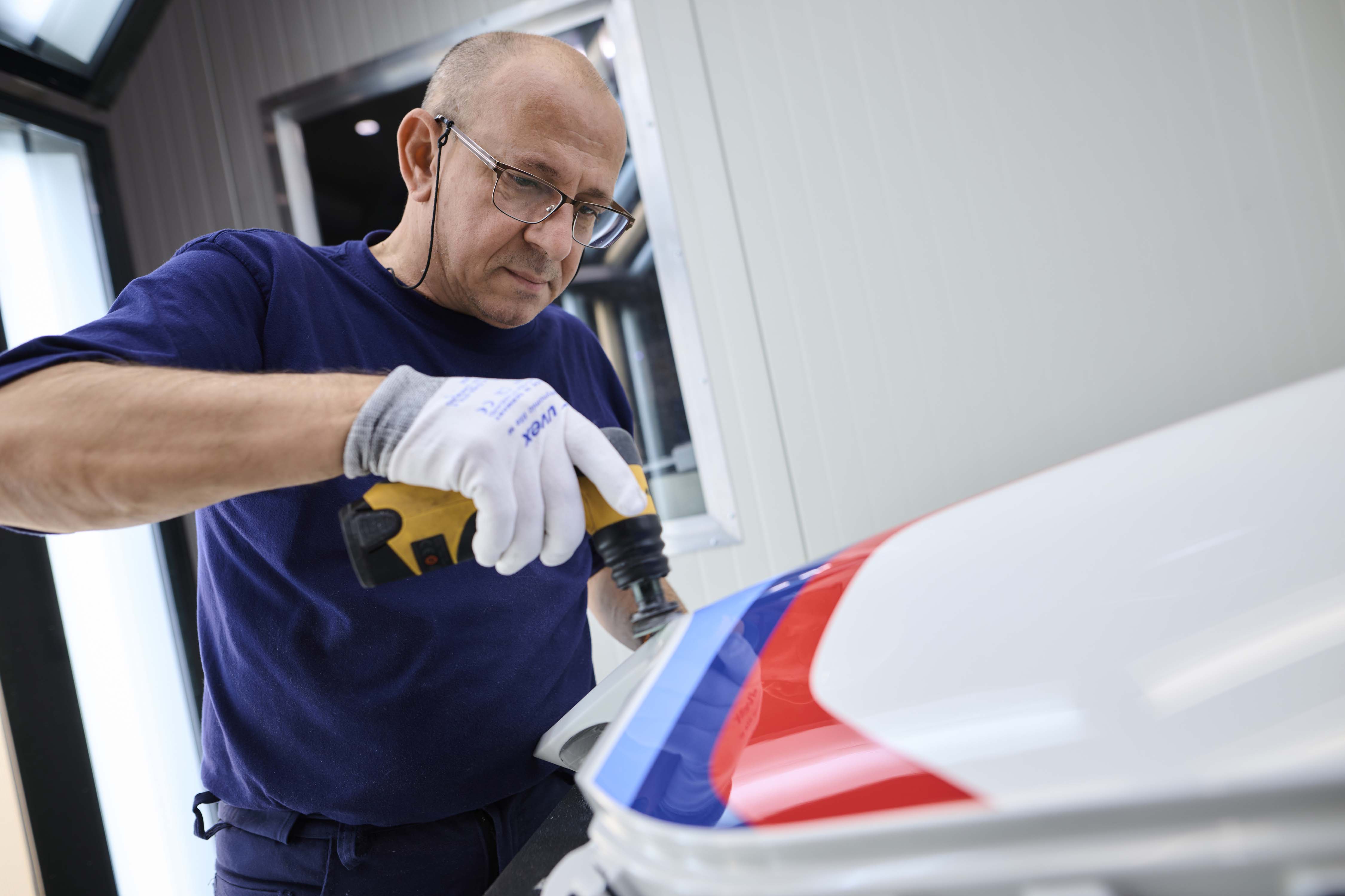 Acquire | BMW shows off the complex paint process for the new 3.0 CSL