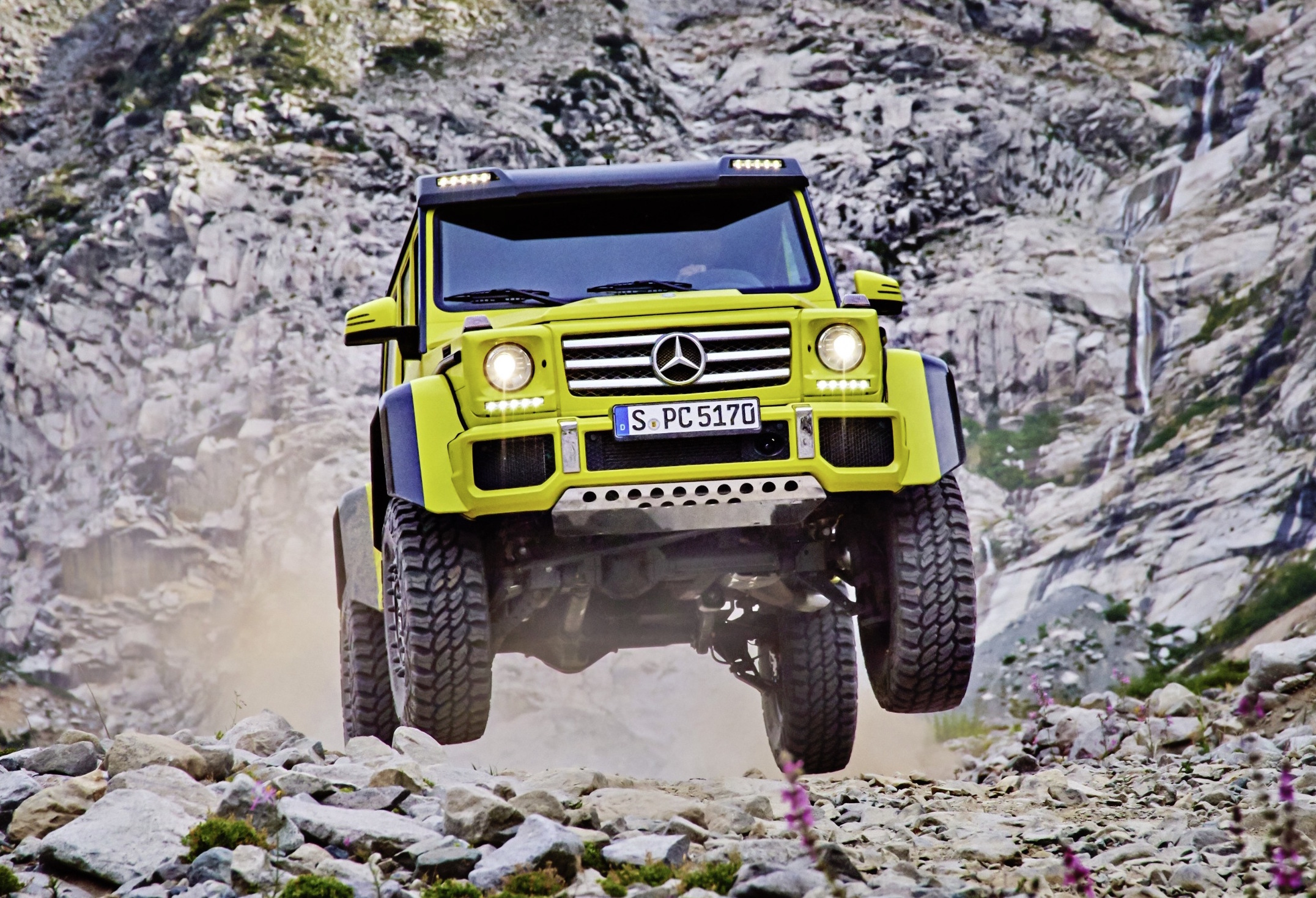 Acquire | Mercedes is bringing one of its craziest SUVs to America