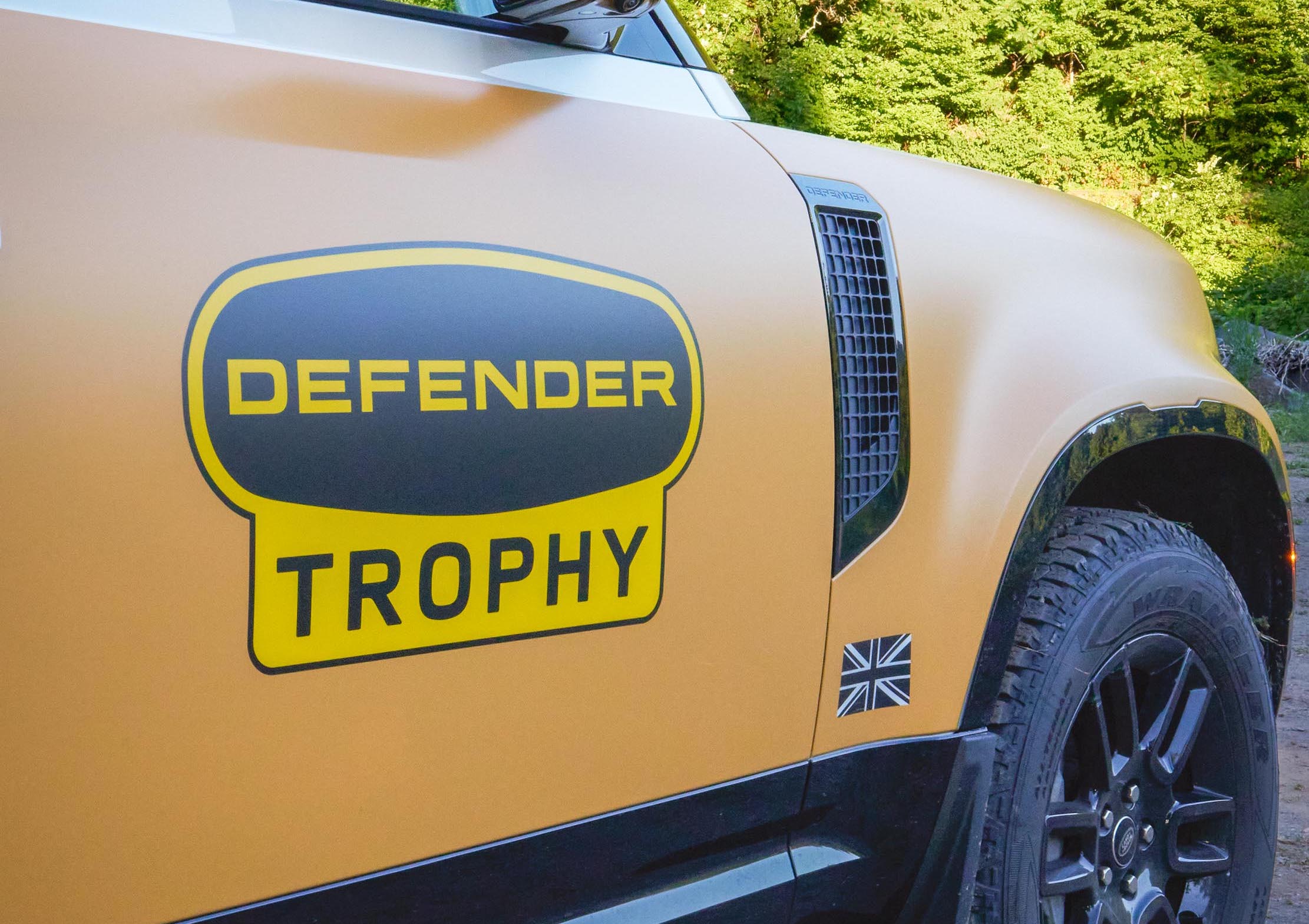 Acquire | Land Rover launches a limited edition trio of Defenders for ...
