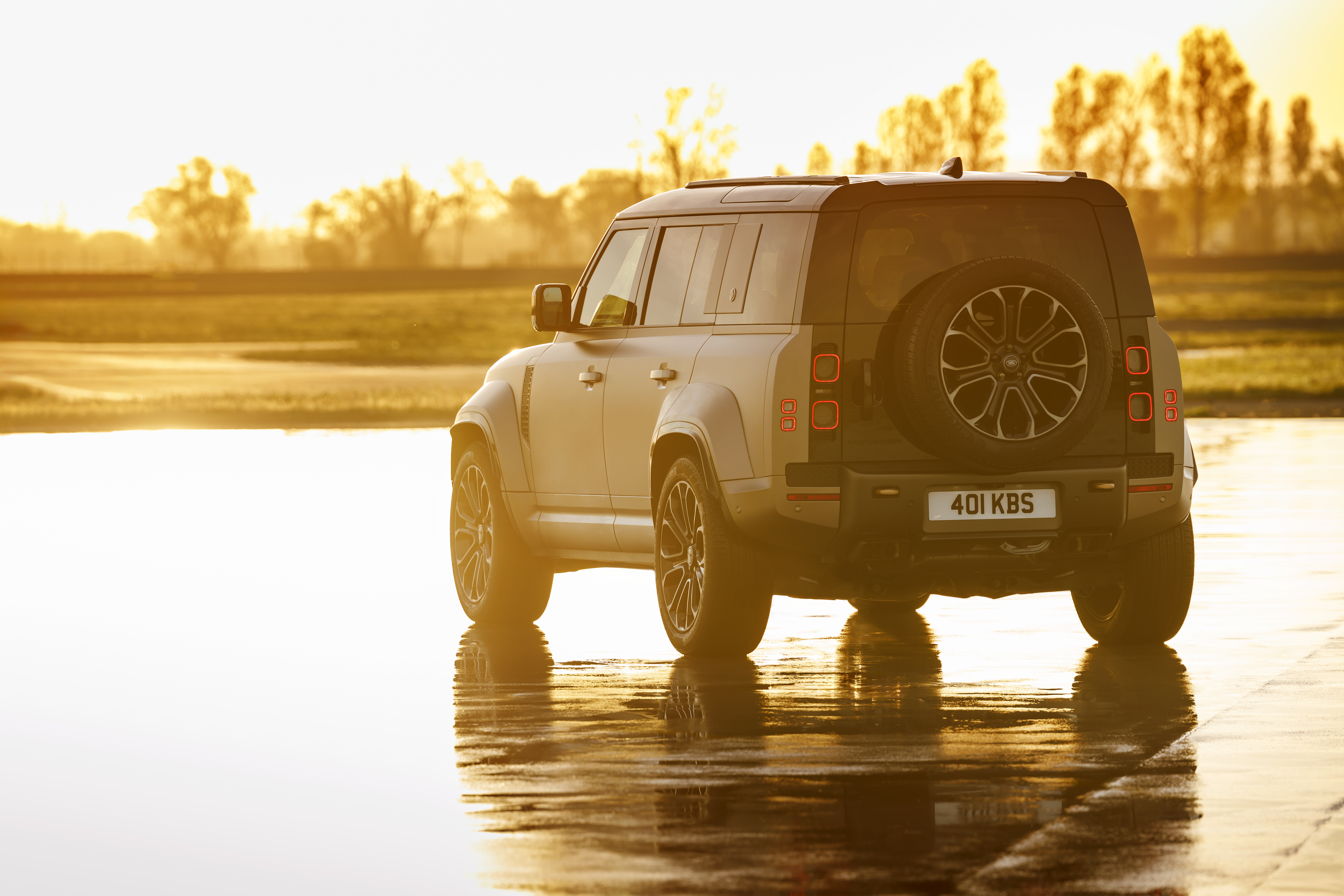 Acquire | The Classic Defender V8 is getting the OCTA treatment