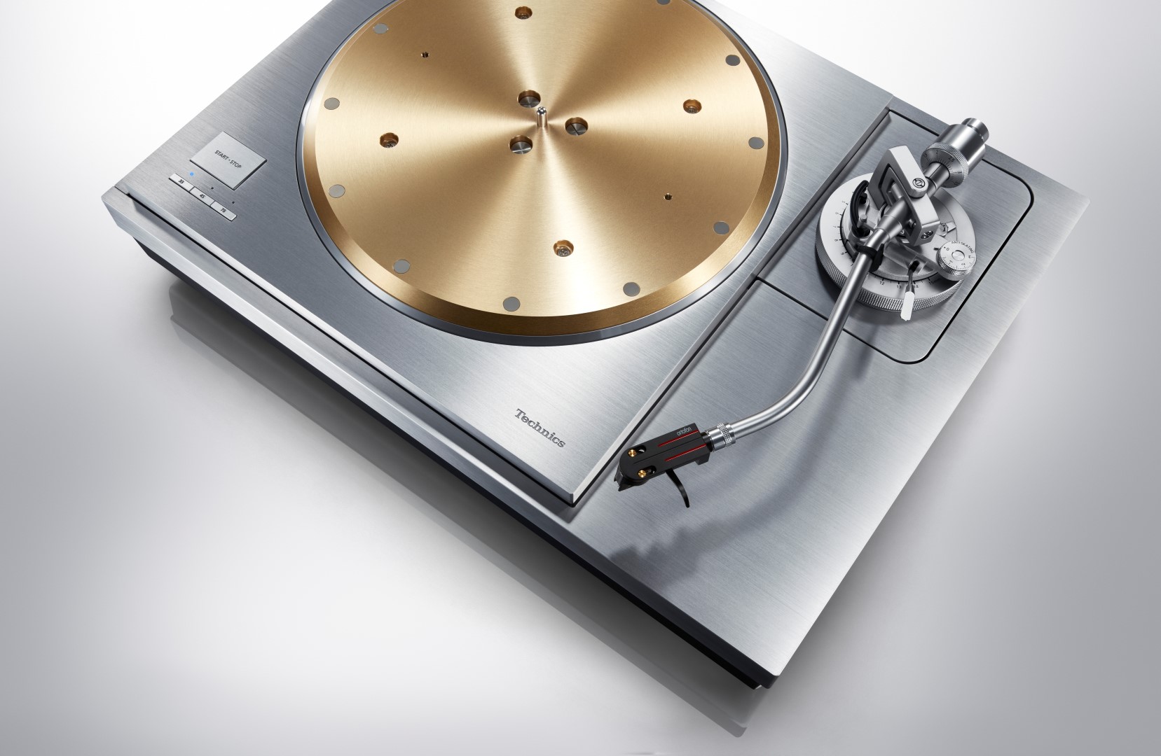 Acquire | Technics introduces a new pair of Reference Class turntables