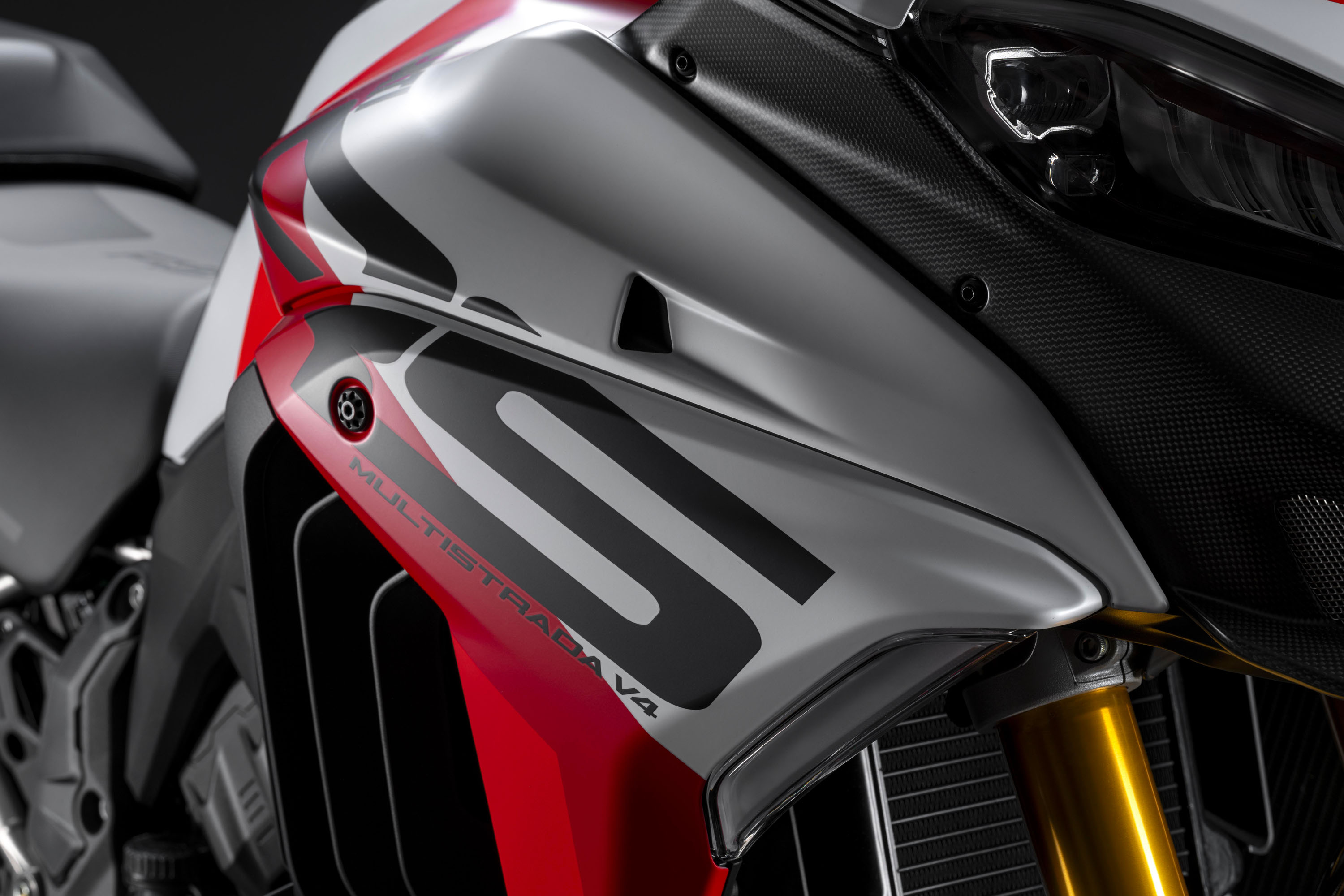 Acquire | Ducati unveils the V4 RS range