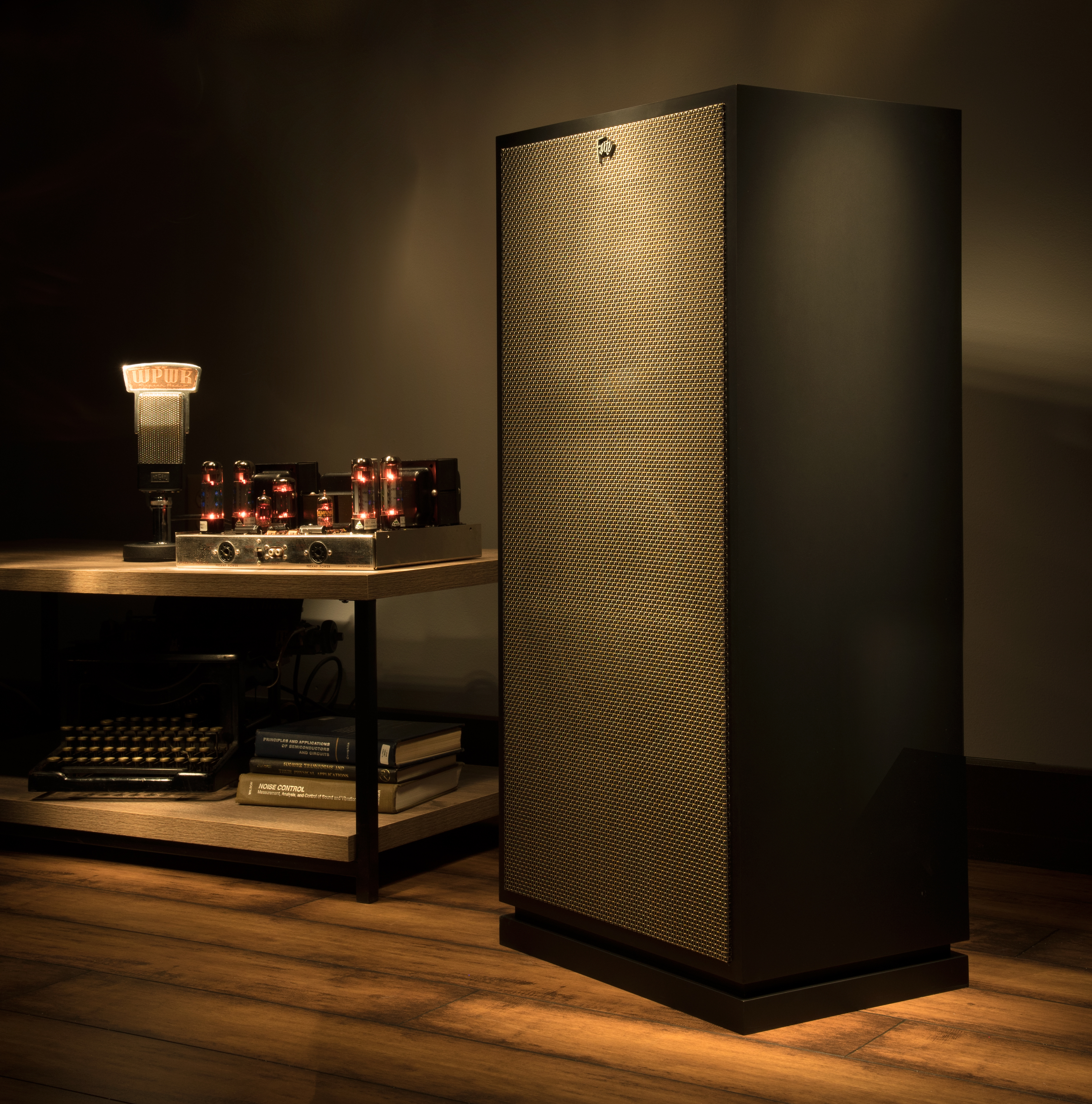 Acquire | Klipsch brings back a home audio legend