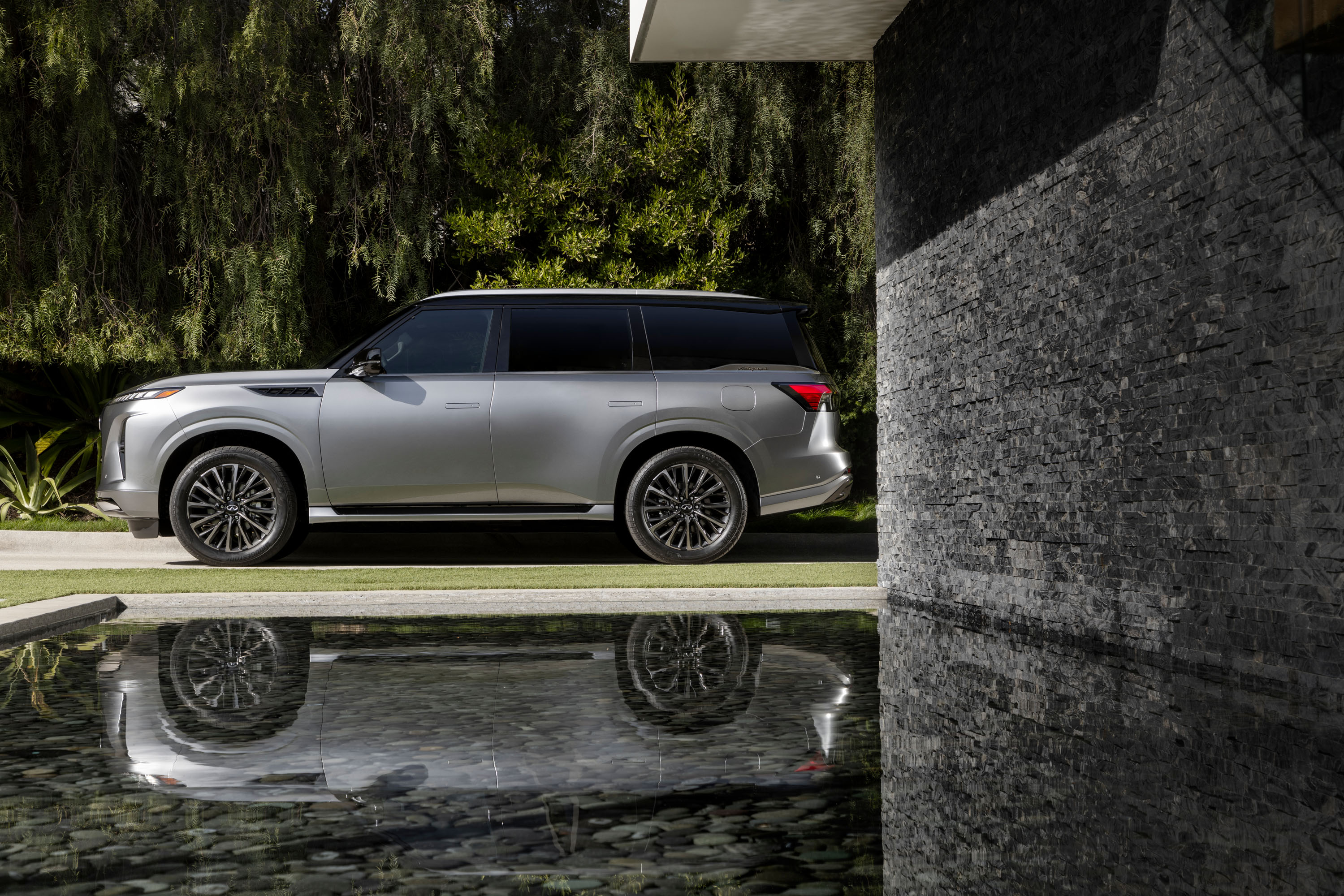 Acquire | Infiniti’s flagship QX80 SUV debuts its big redesign