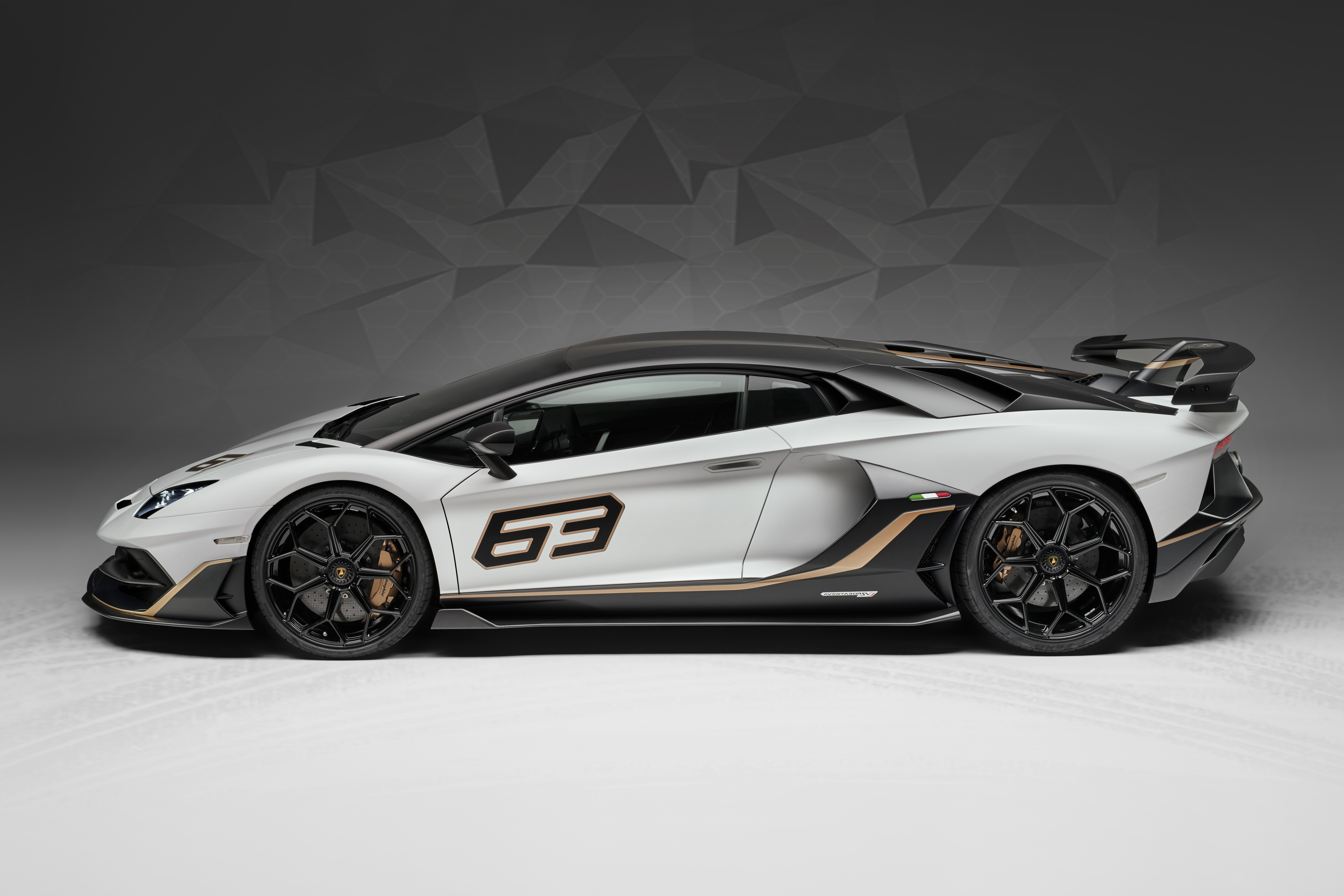 Acquire | Lamborghini reveals the new king of their V12 sports cars