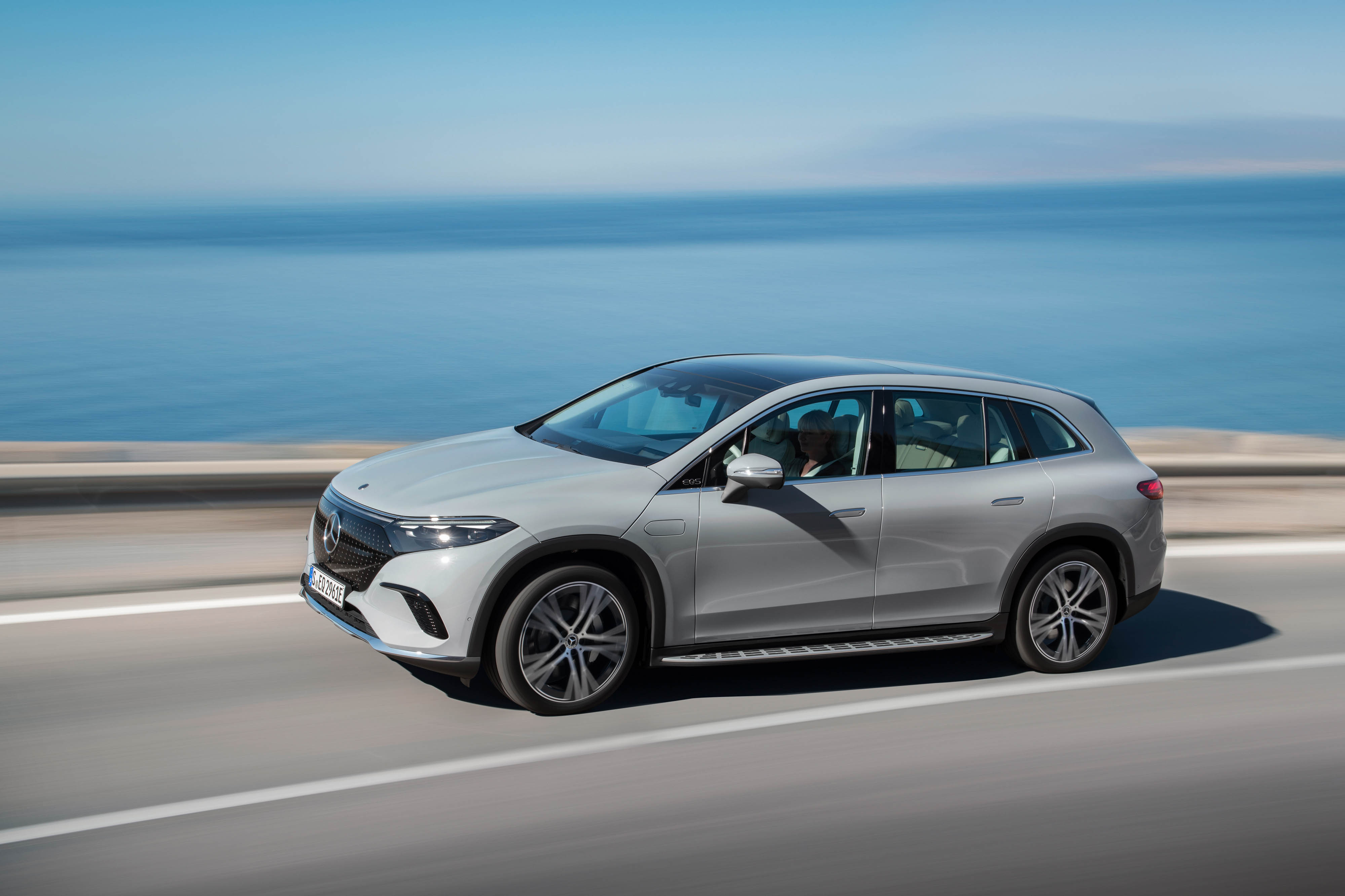 Acquire | Mercedes is bringing one of its craziest SUVs to America