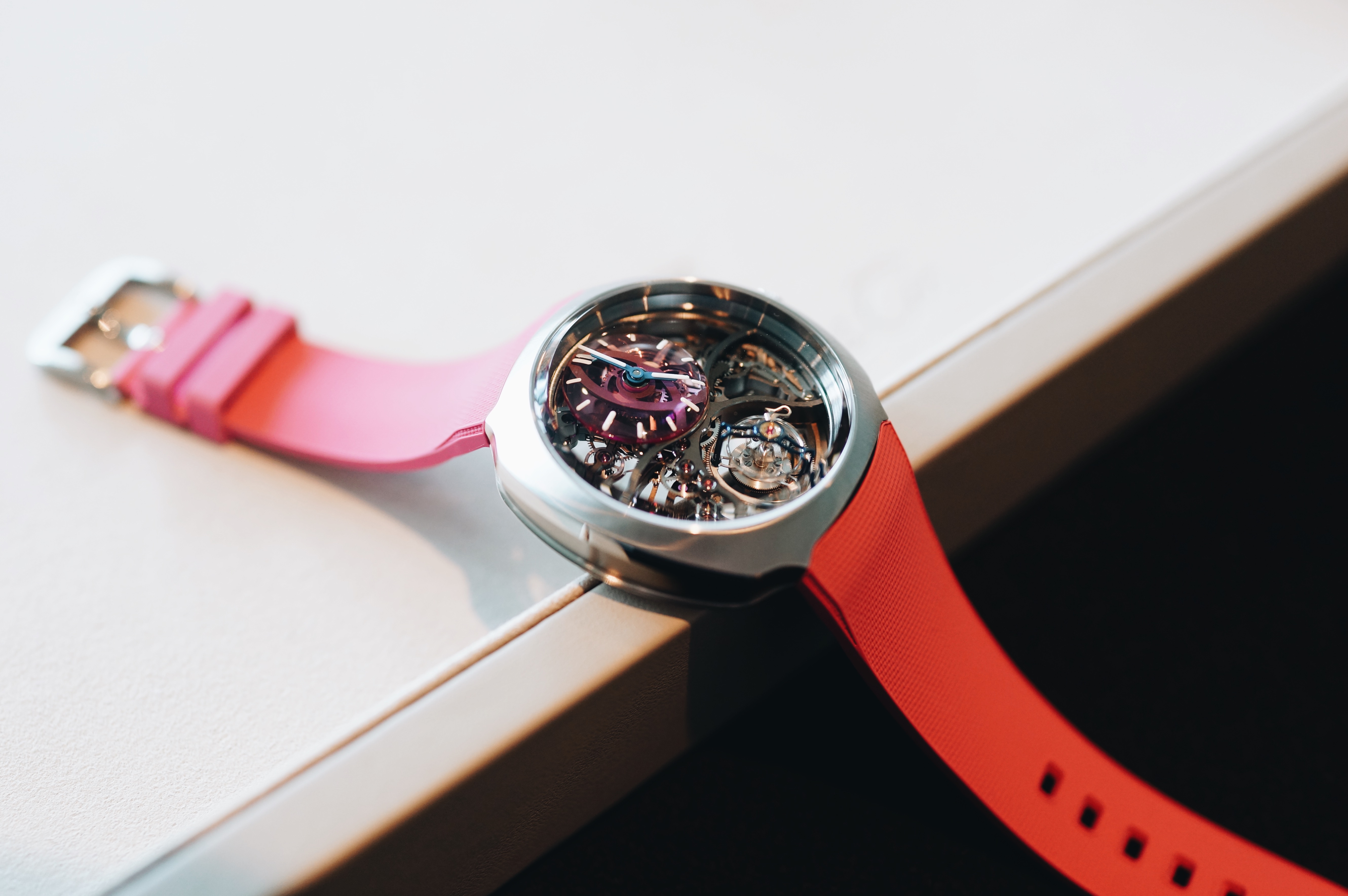 Acquire | H. Moser & Cie debuts a pink version of the Streamliner ...