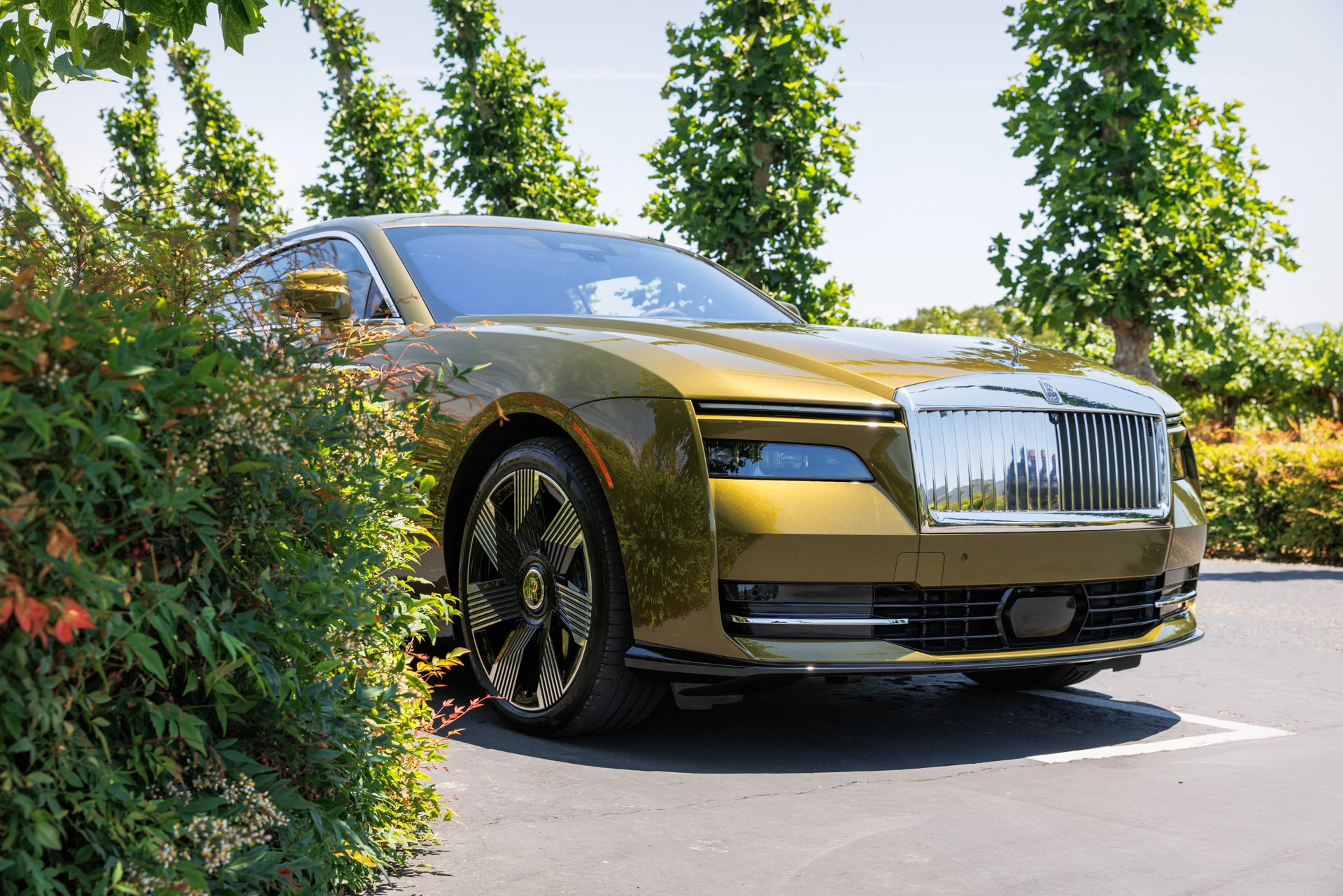 Acquire | The Rolls Royce Spectre | The world’s most extravagant car ...