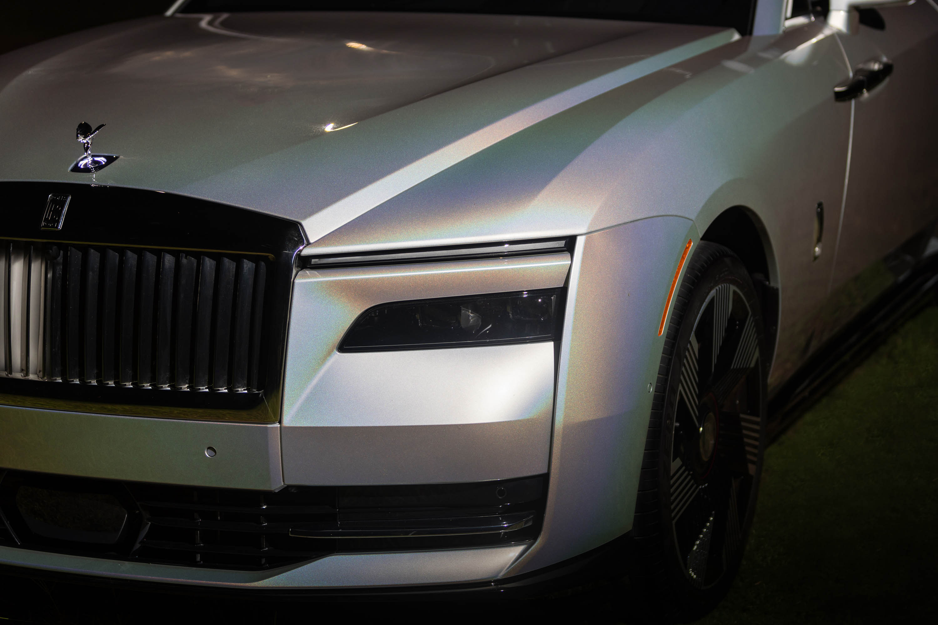 Acquire | Rolls-Royce’s latest commission is a Spectre with holographic ...