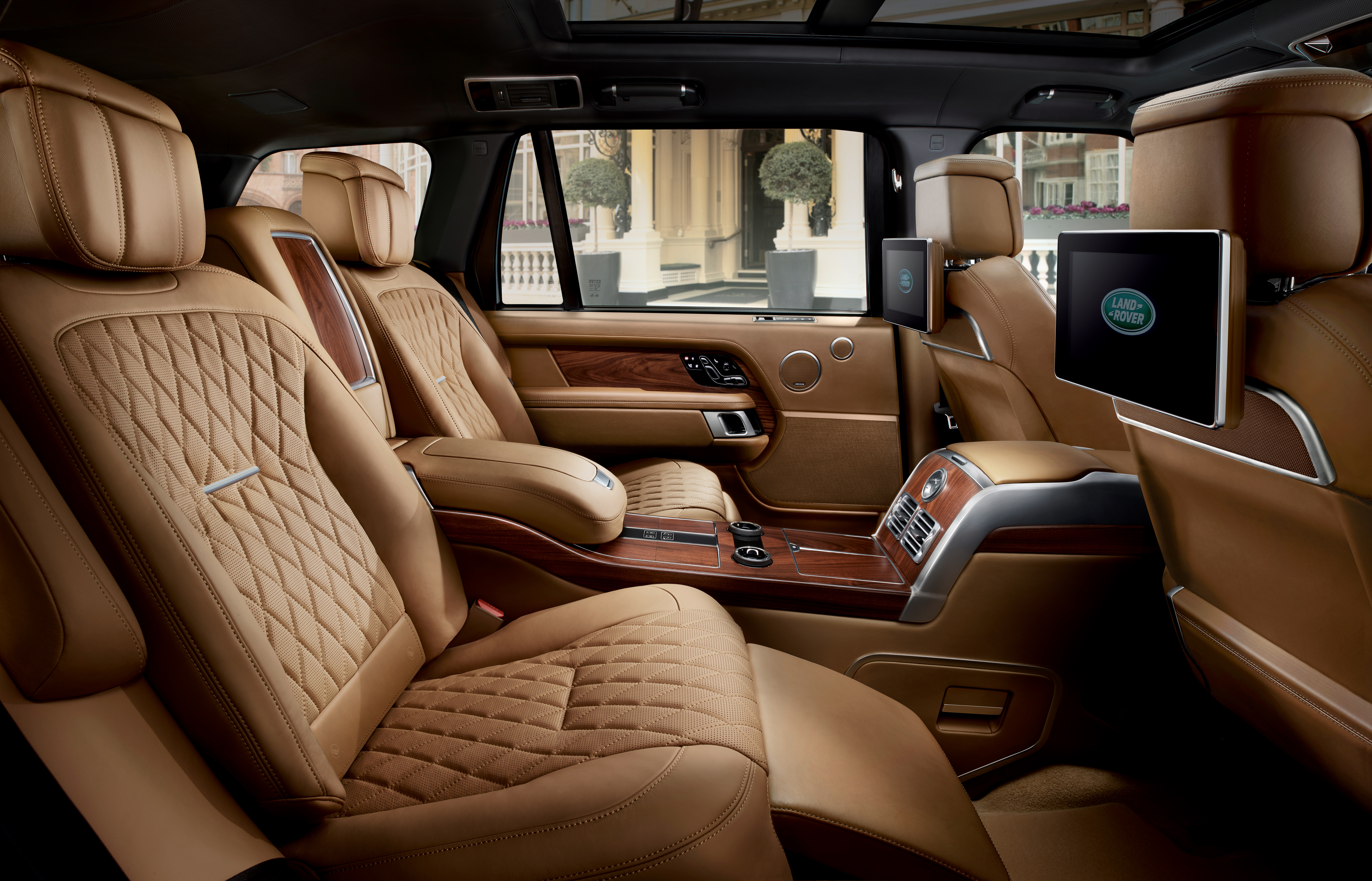 Acquire | The Range Rover SVAutobiography
