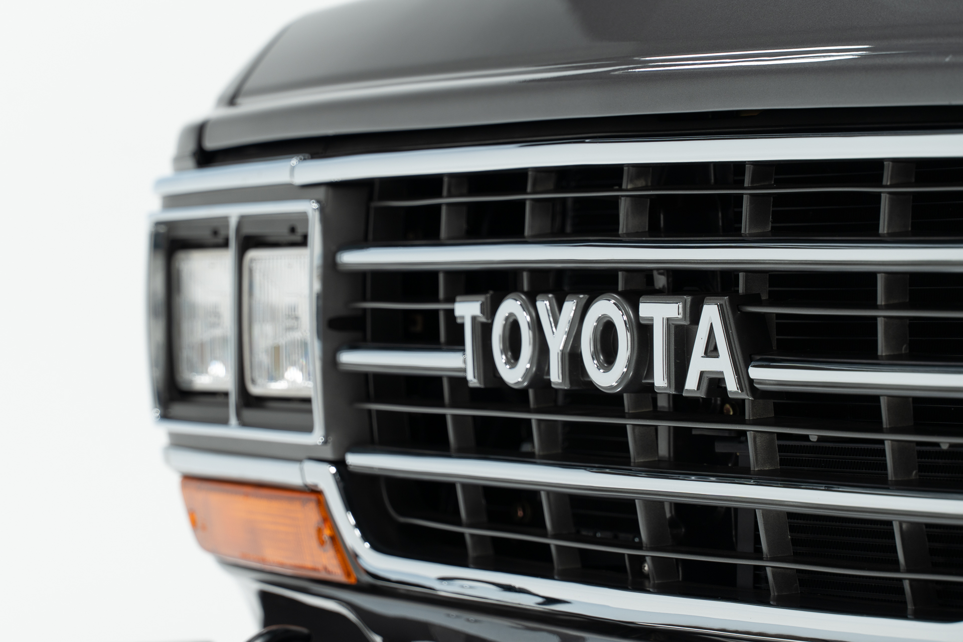 Acquire | TLC’s latest Land Cruiser build is a Porsche-inspired FJ62