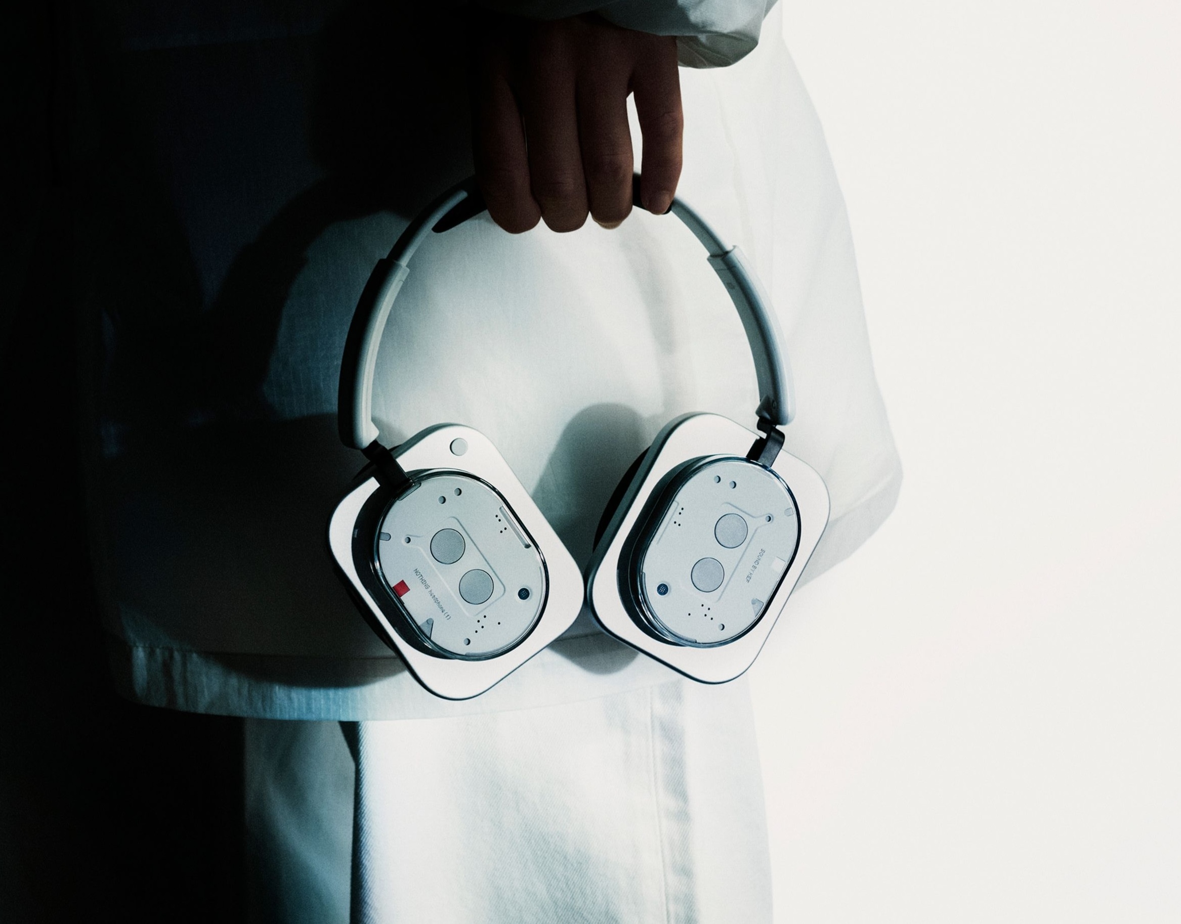 Acquire | Nothing debuts Headphone (1), its new AirPods Max competitor