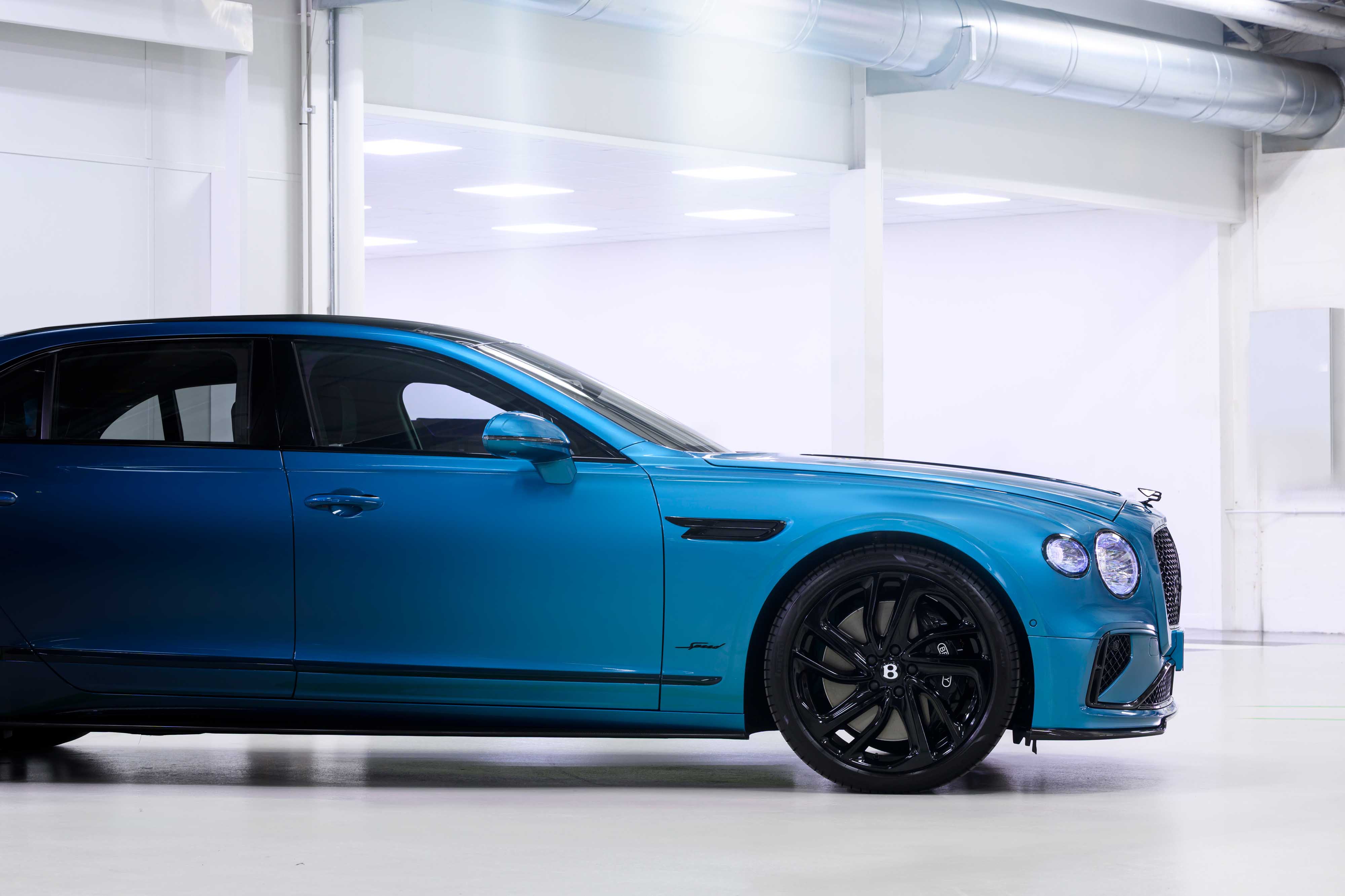 Acquire | Bentley’s Mulliner division has a new “Ombre” paint process ...
