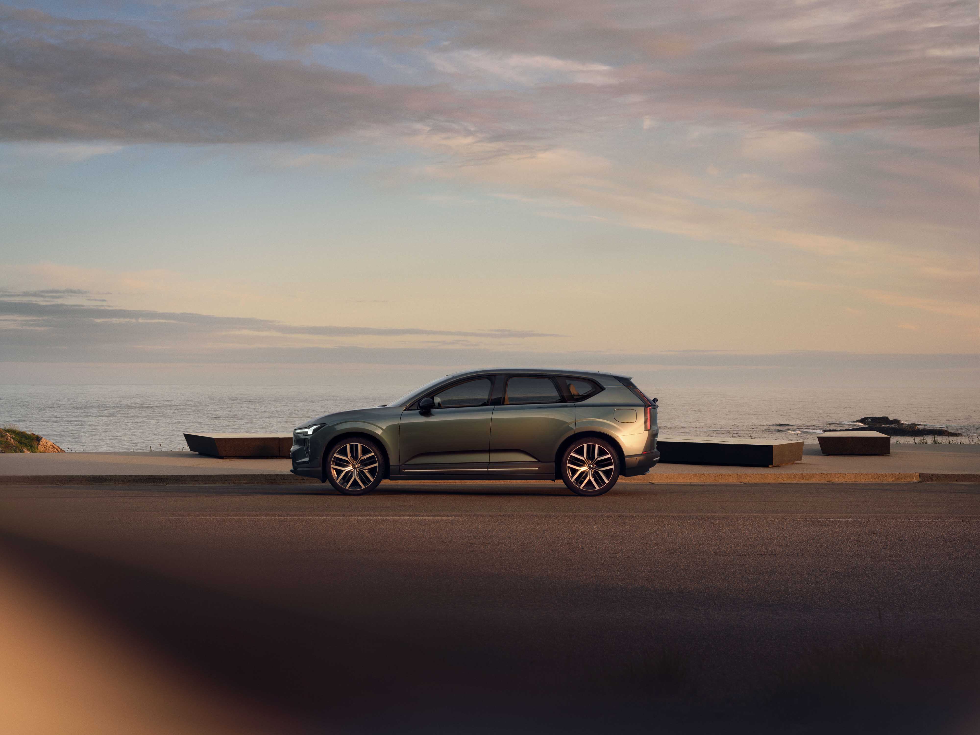 Acquire | Volvo reveals the EX60, a new mid-size electric SUV with up ...